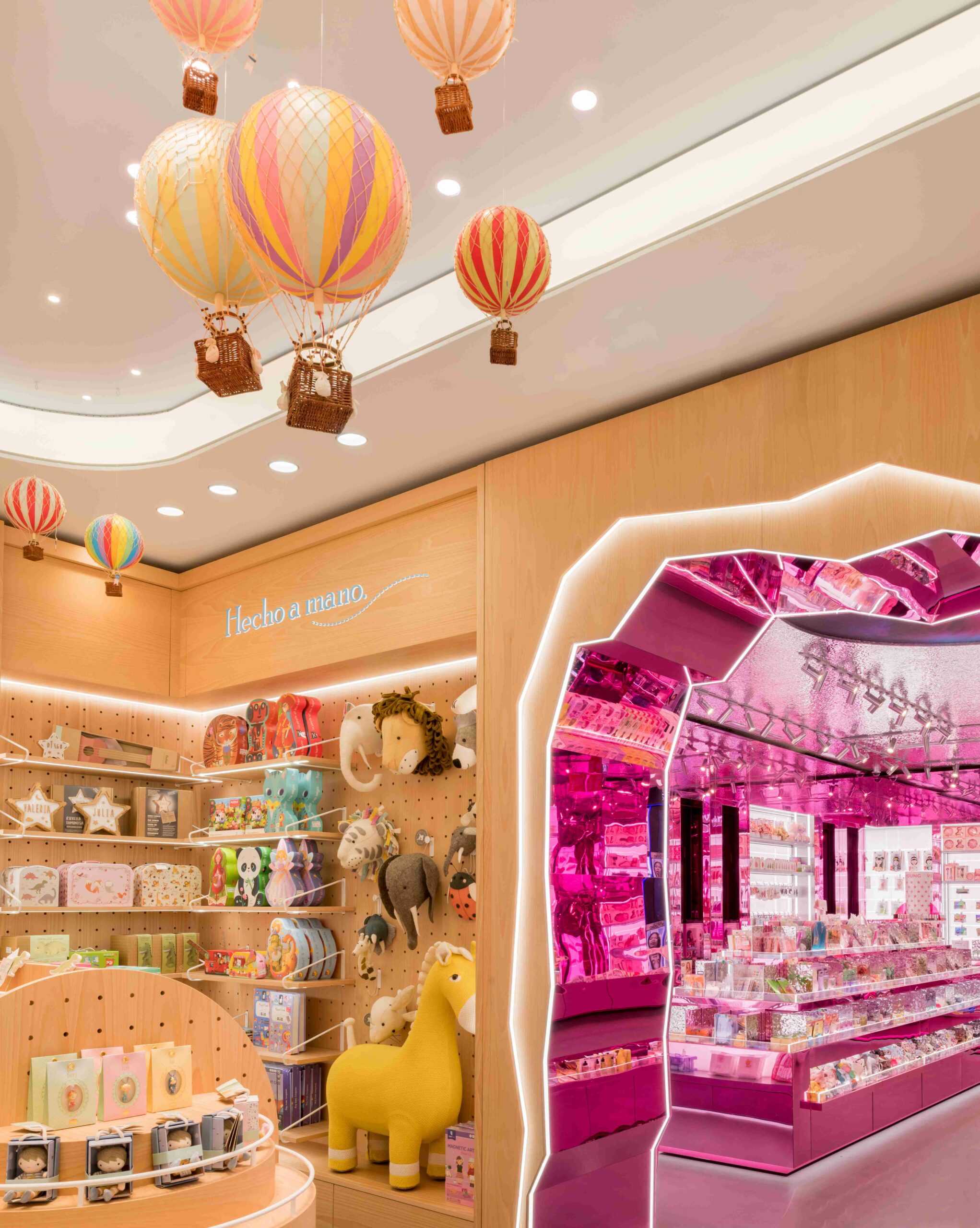 Planeta Piel, la impactante flagship store de Primor Barcelona diseñada ...