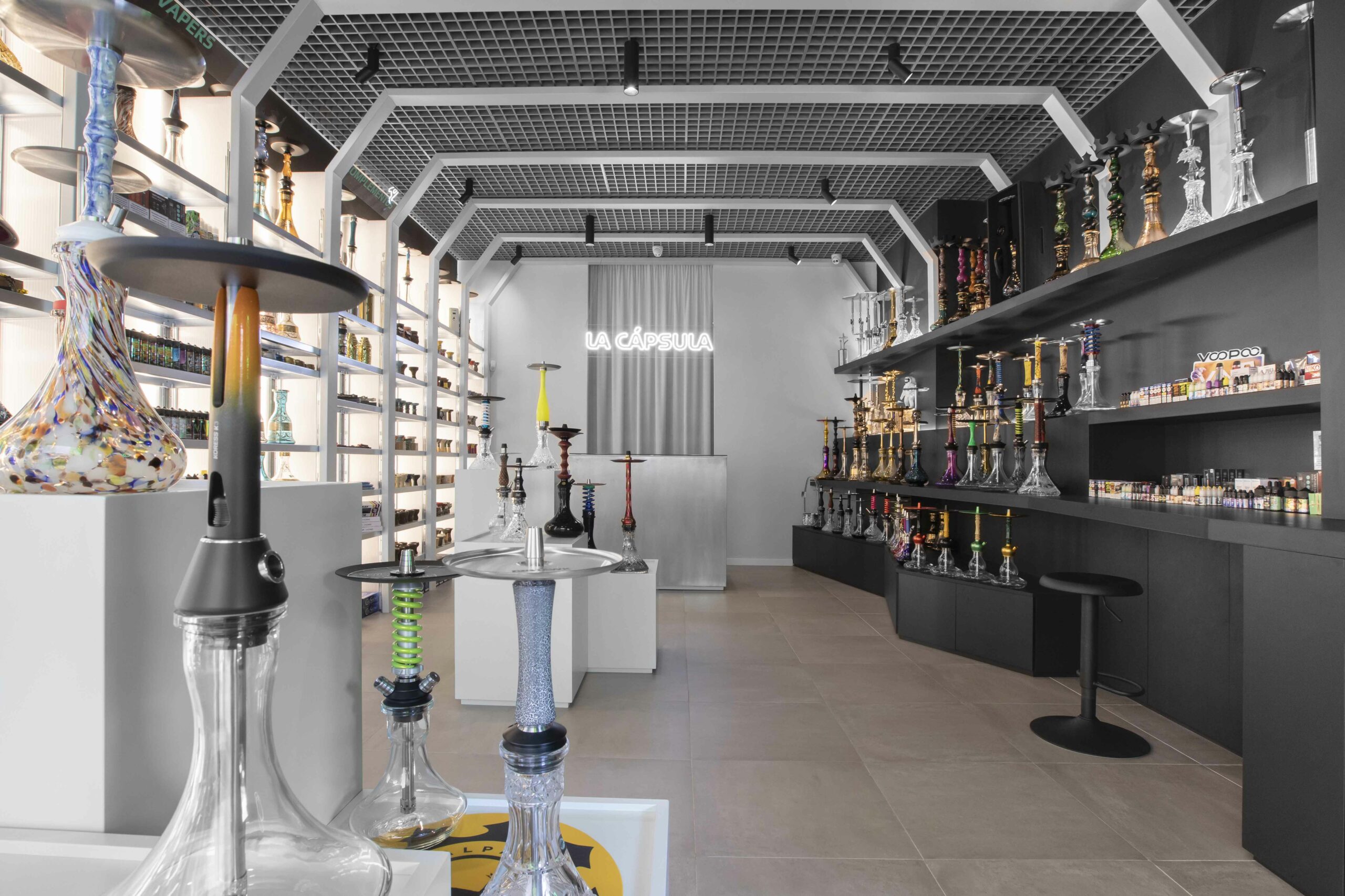 NUEVO PROYECTO DE ISHO DESIGN · LA CÁPSULA SMOKERS SHOP - CDICV