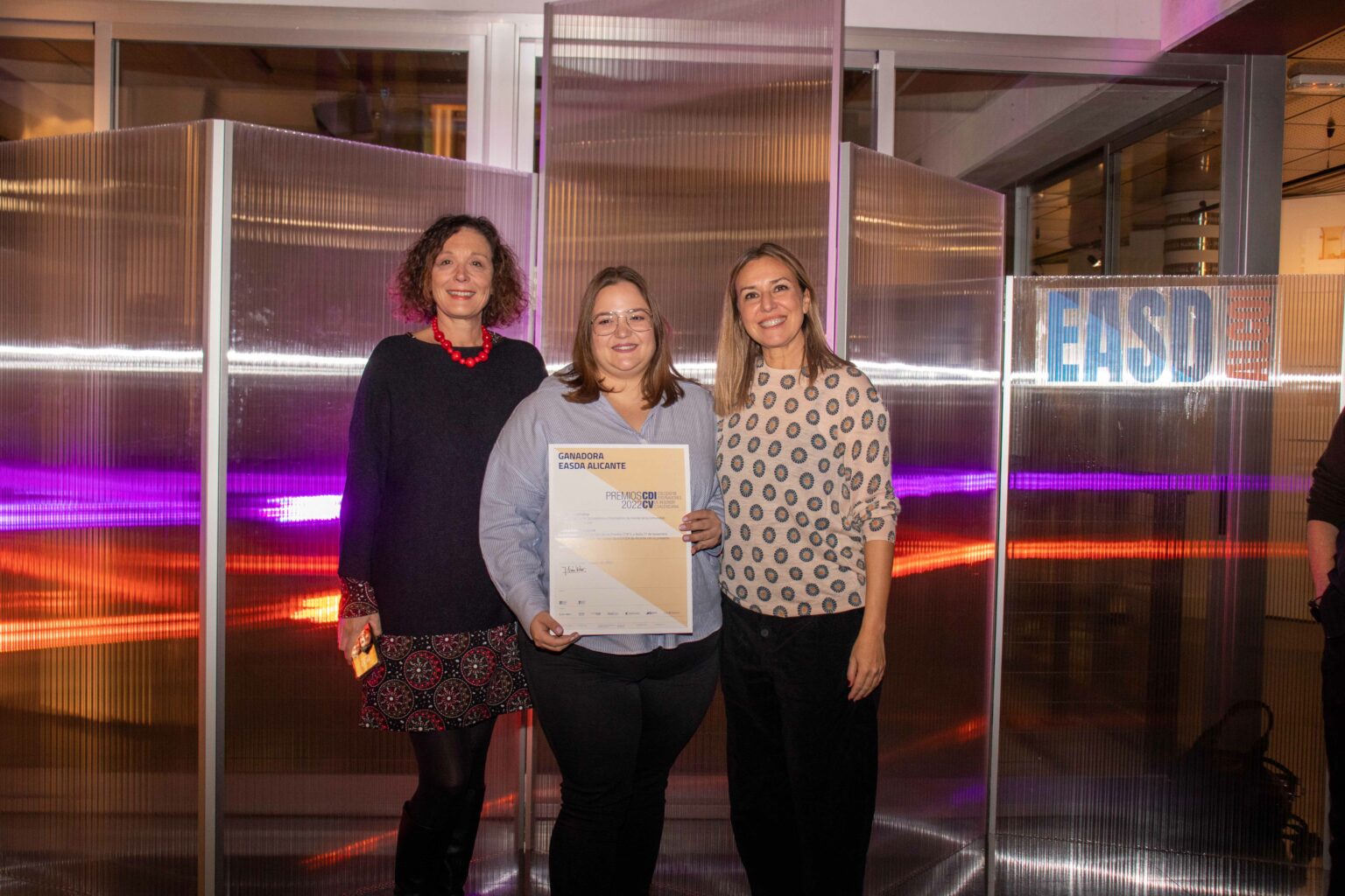 Mercedes Forner, jefa estudios de grados, Estela Ponce, mejor proyecto ...